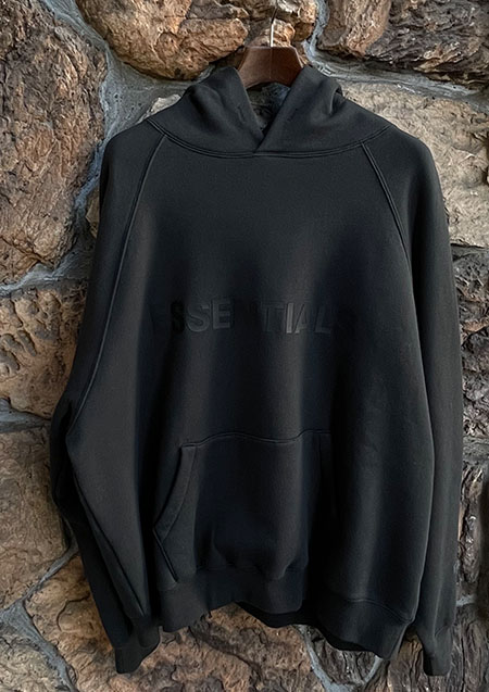 FOG ESSENTIALS フィアオブゴッド エッセンシャルズ FOGFRONTLOGOHOODIE-BLACK | HardiVague公式オンラインストア